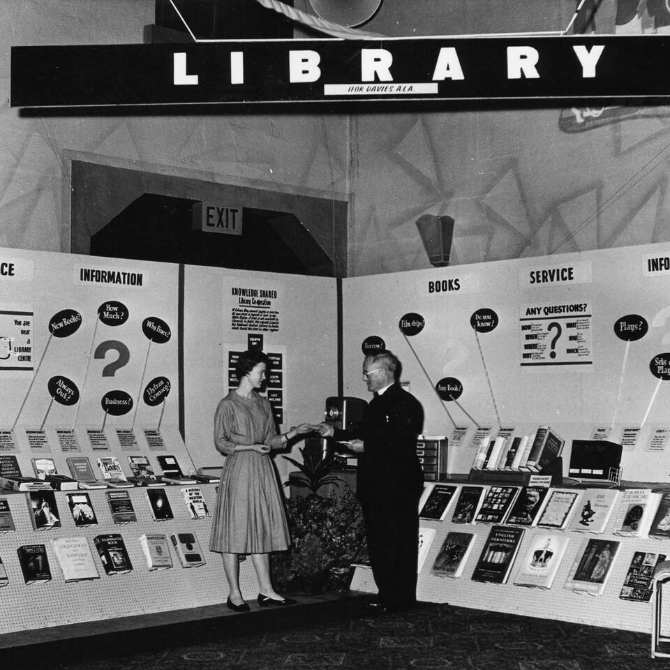 Conwy Libraries | History of Colwyn Bay Library